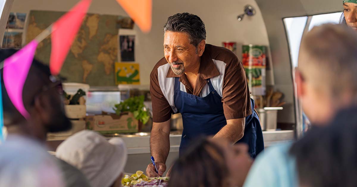 Rexton Reach - Rechargeable hearing aids with Multi-Voice Focus | Rexton